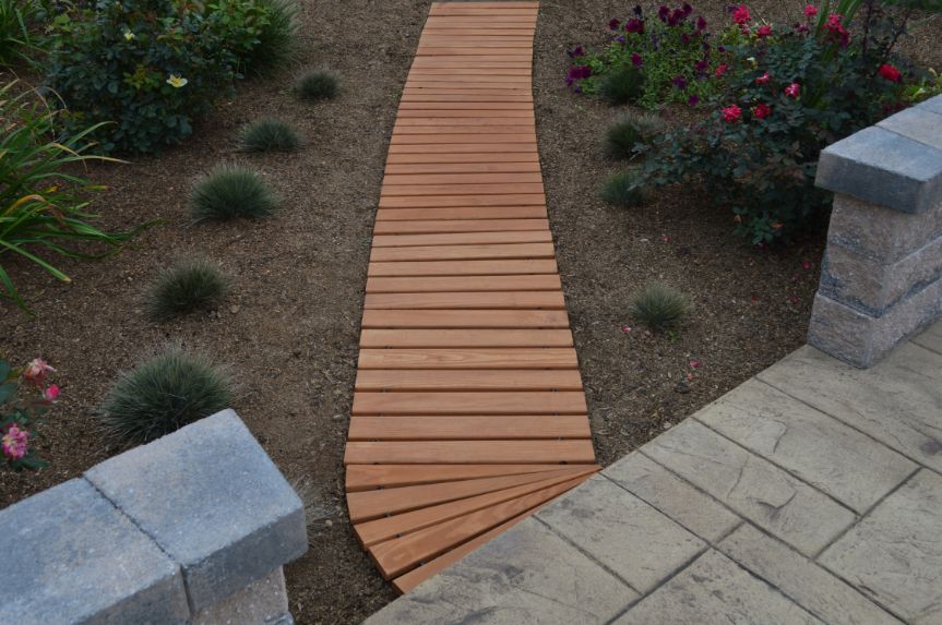 Walkway Corners in Pine Wood – YardEpic